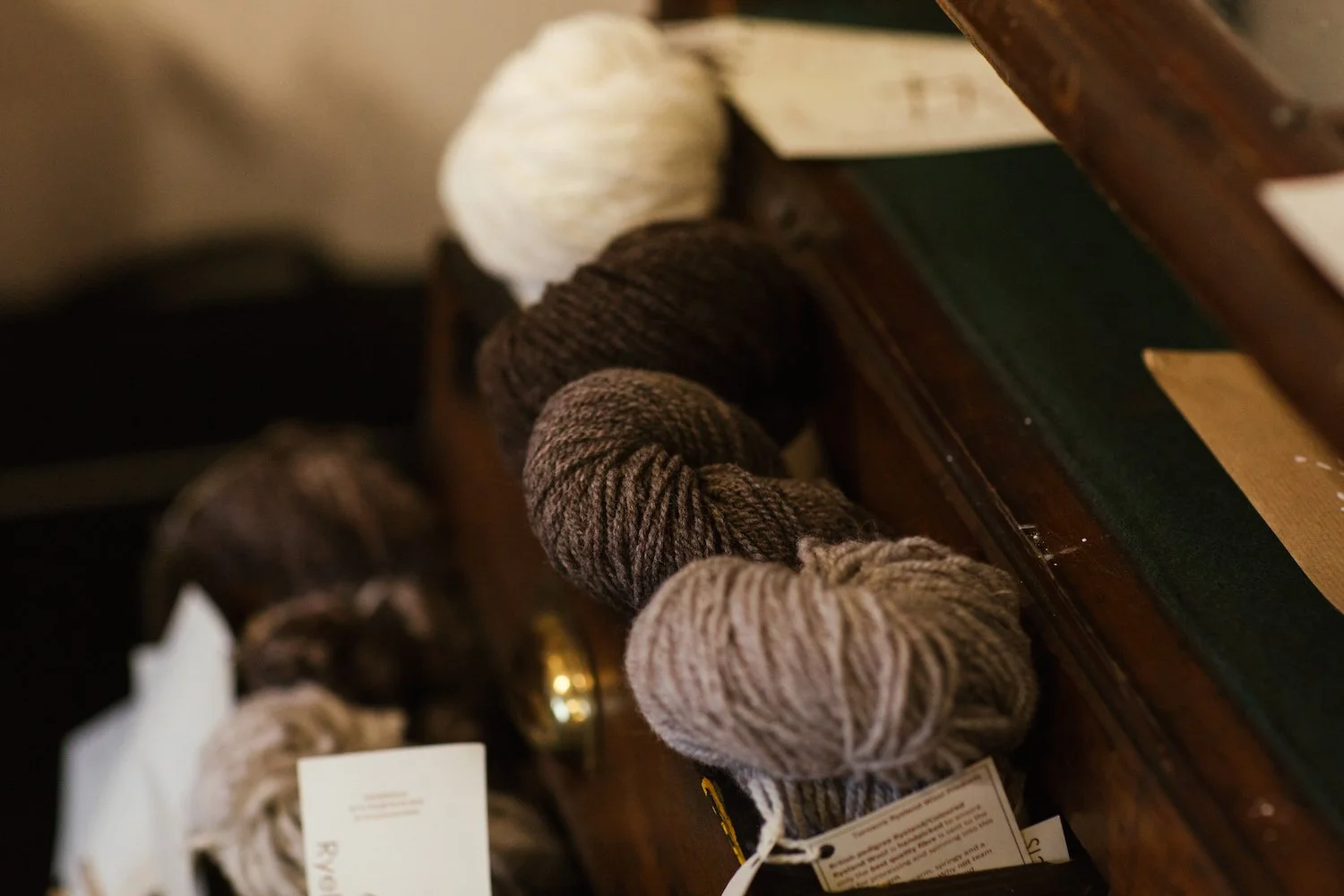 What type of yarn can I use with my knitting machine?