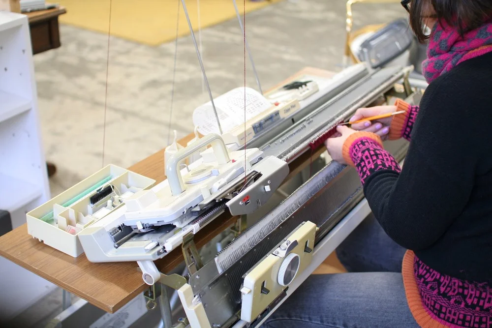 How to use a ribber with a knitting machine