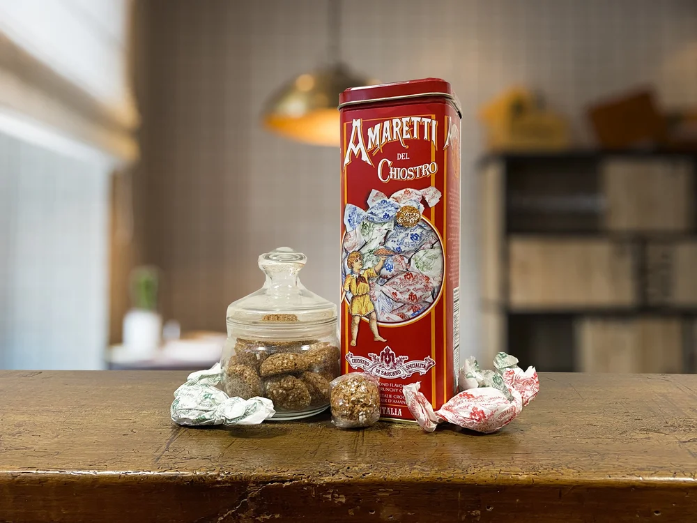 01836 Crunchy Amaretti Mini Cube Tin — B&R Classics