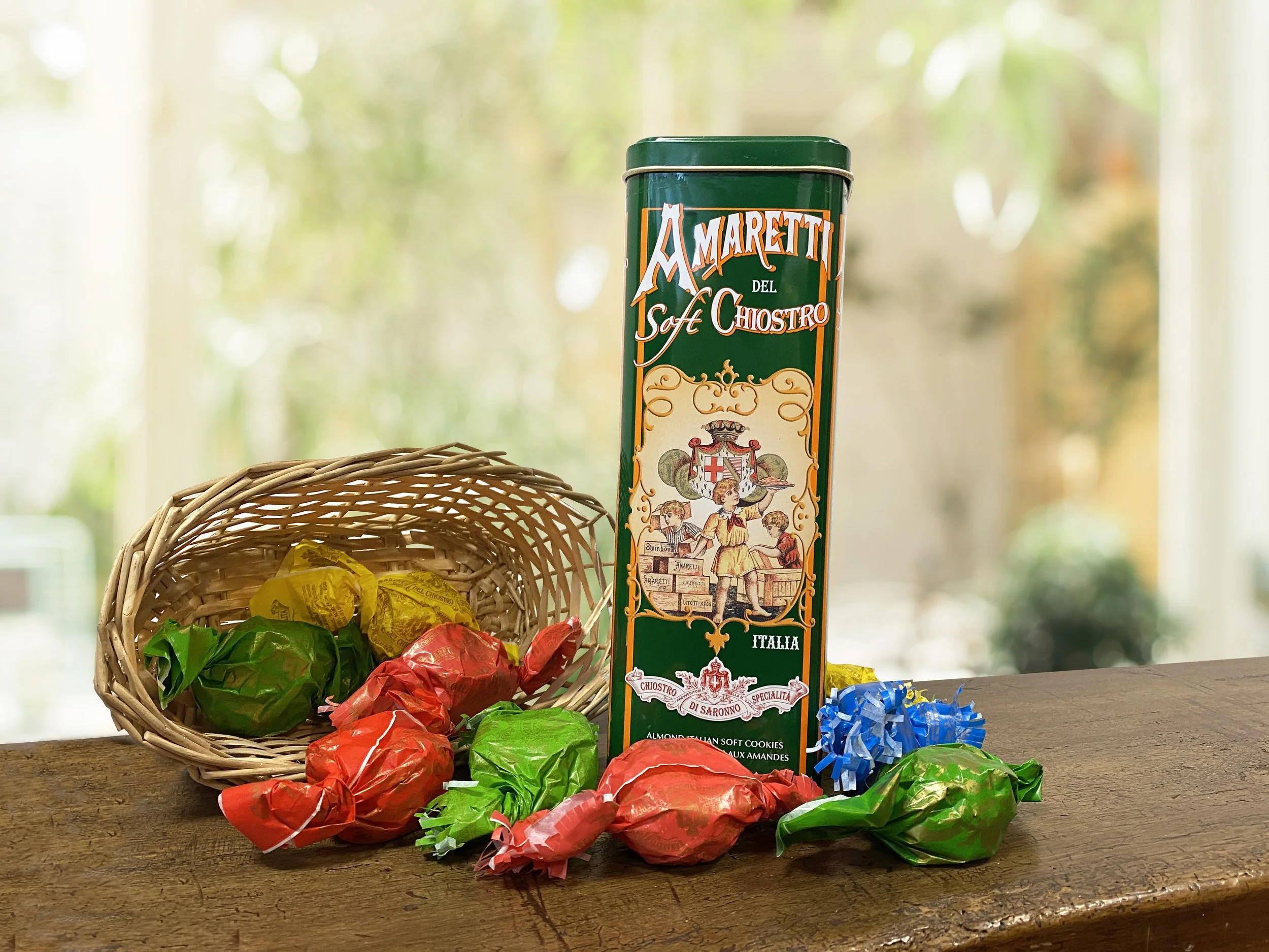 01832 Soft Lemon Amaretti Tower Tin — B&R Classics