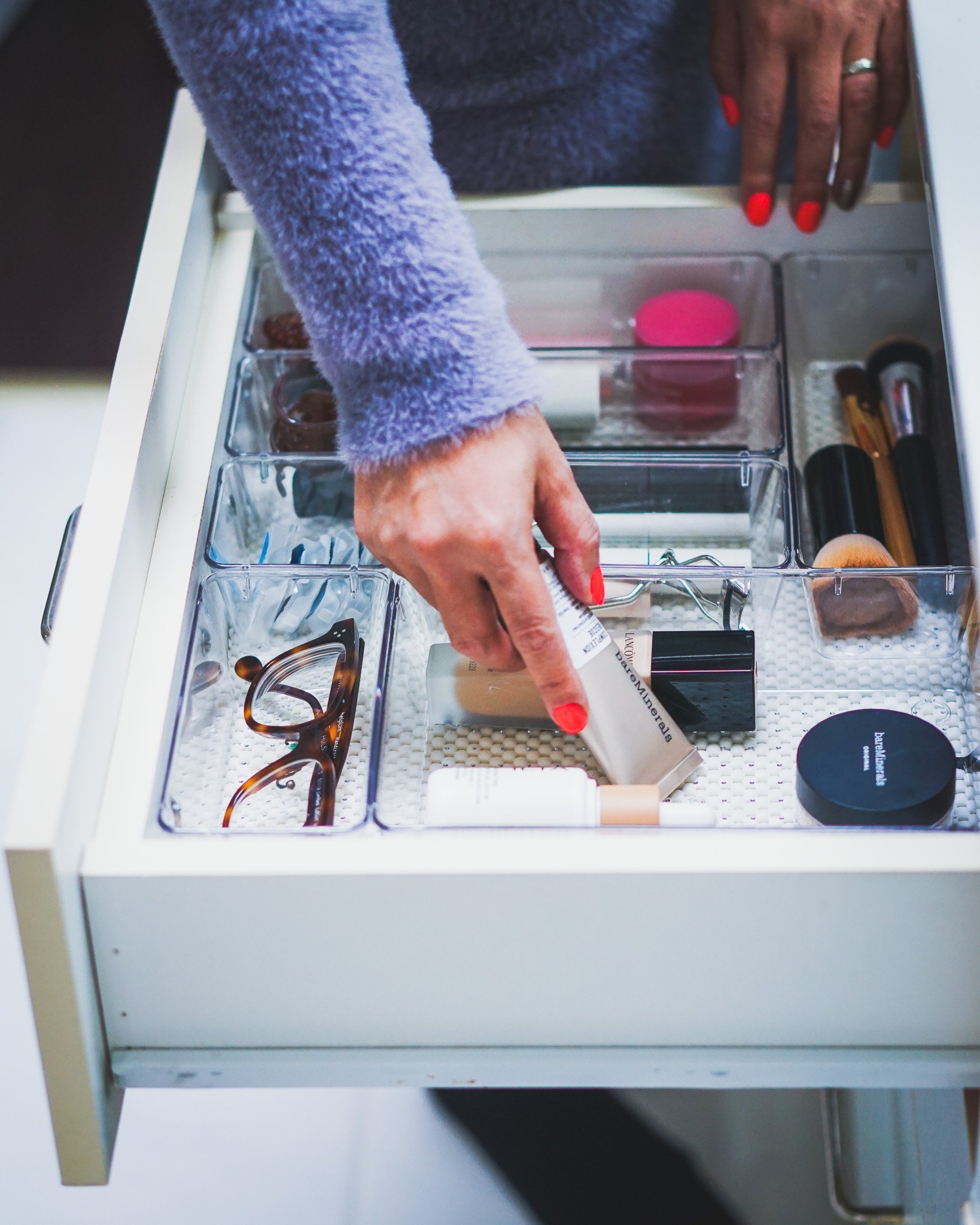 How To Organize Your Makeup Drawer | Saubhaya Makeup