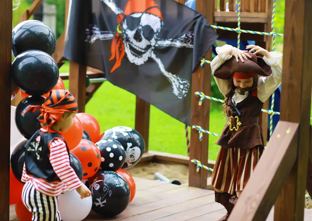 How to Host a Pirate Party Themed Birthday — Weeno Social | Party ...