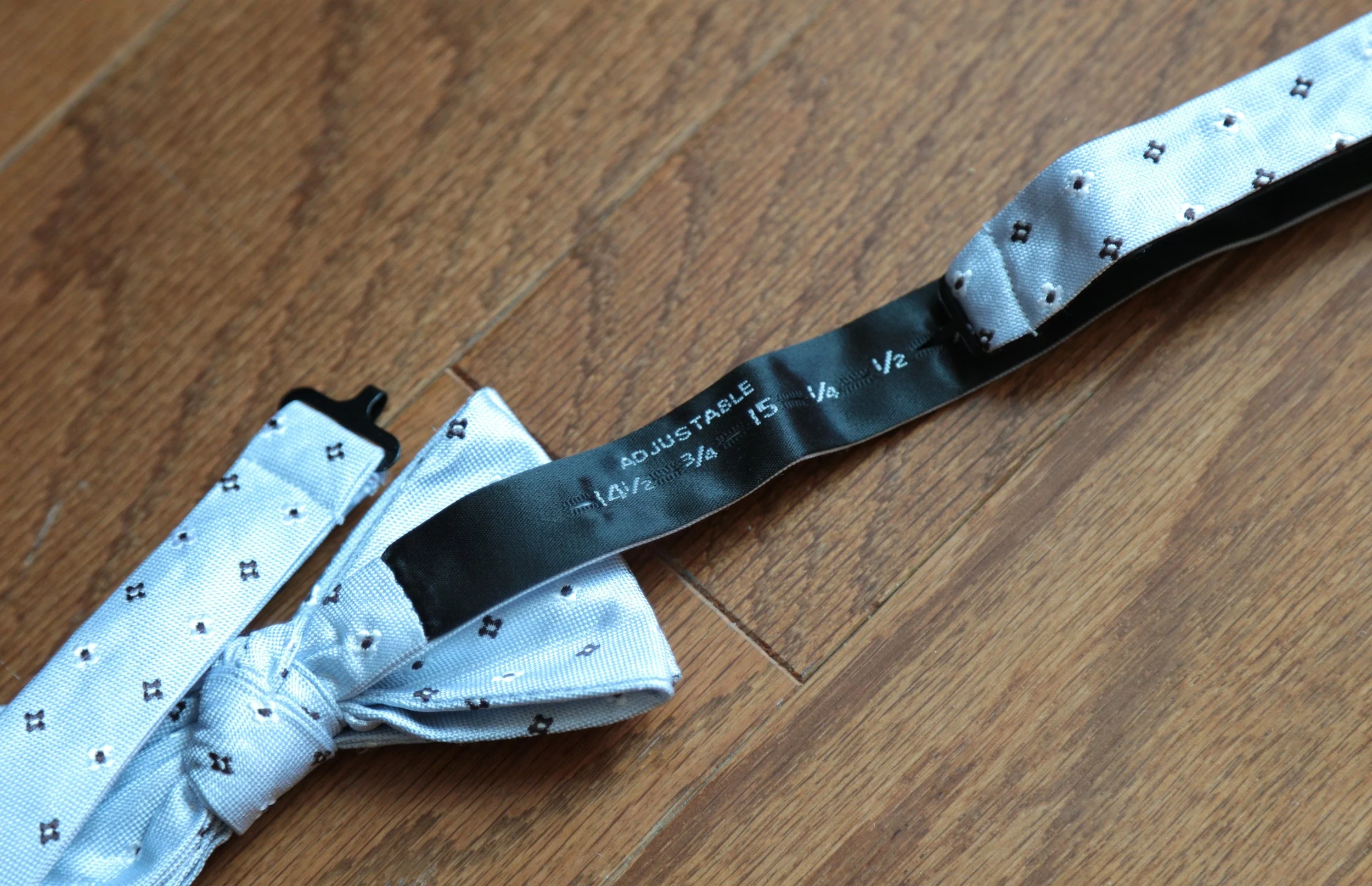An authentic Edwardian necktie, made from 100% silk fabrics ...
