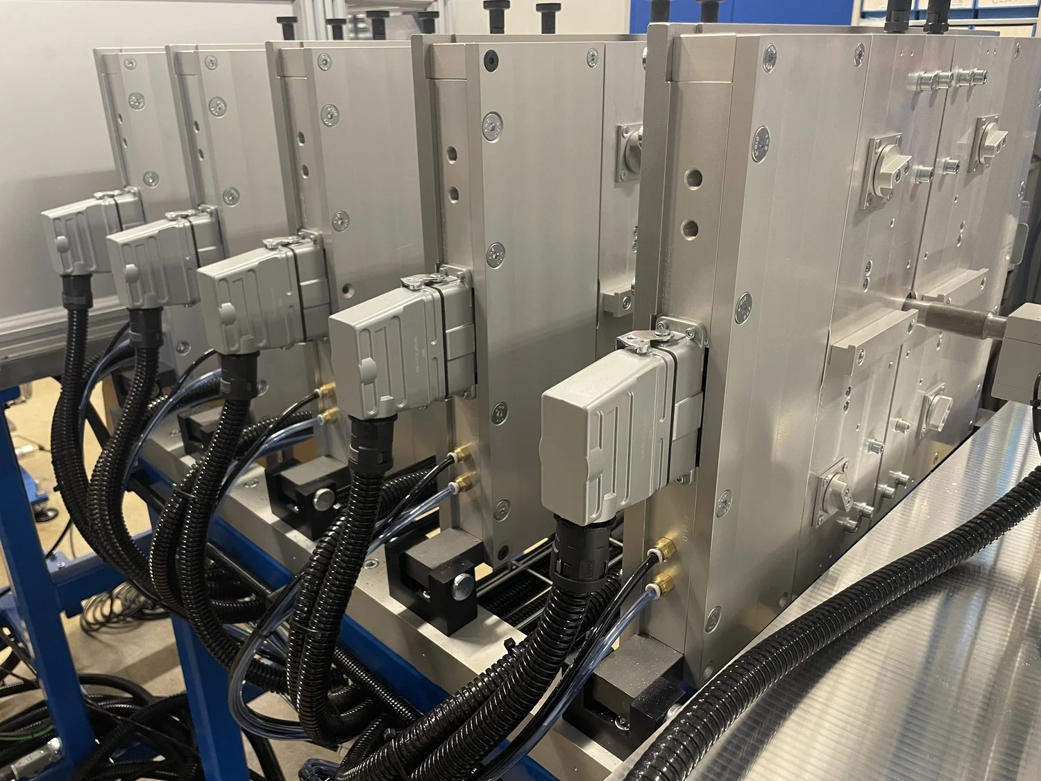THE FLEXICUT SERIES - Automatic hose cutting machines — Lantztech