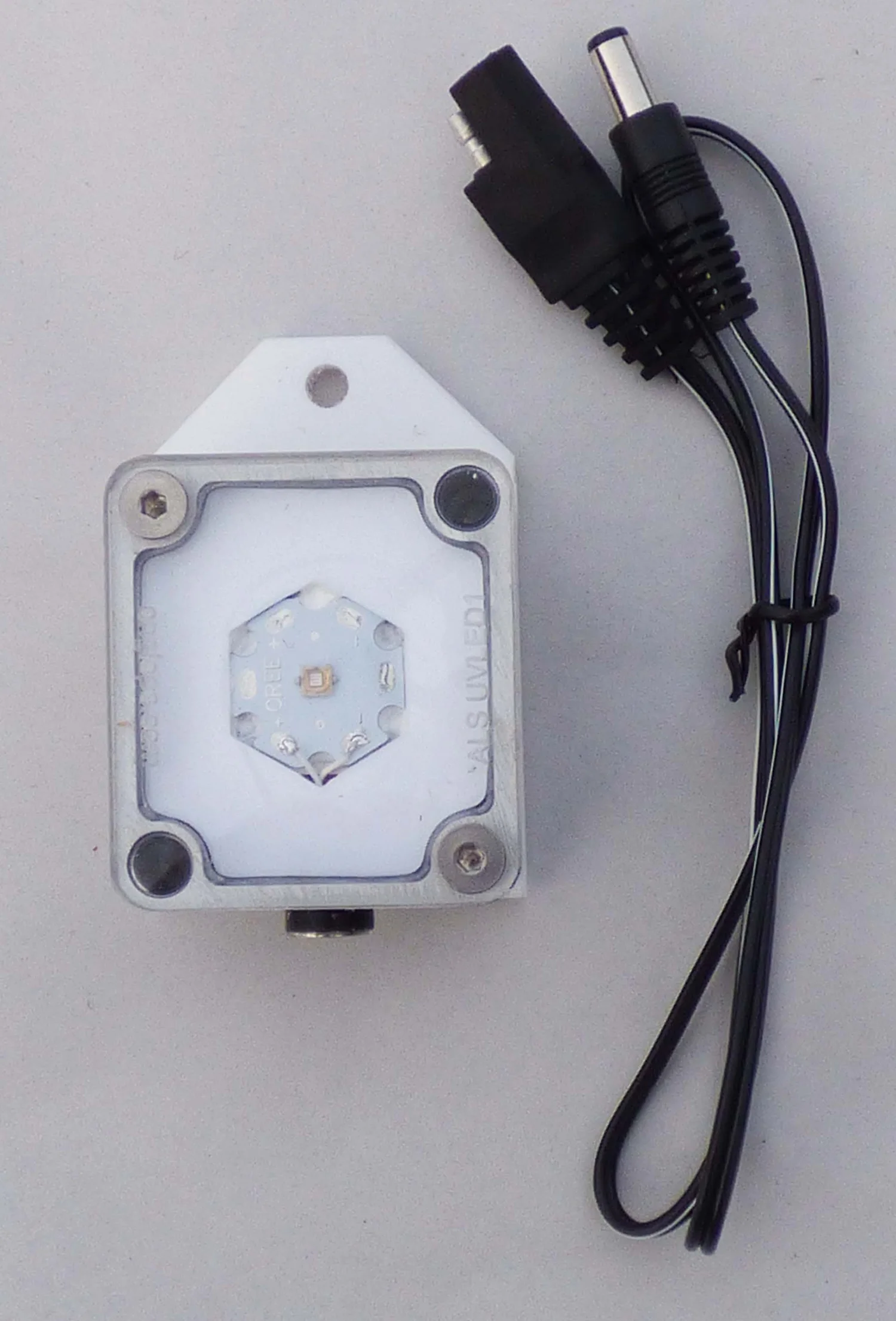 LED26 White Compact LED Skinner Moth Trap kit with Anker Powerbank ...