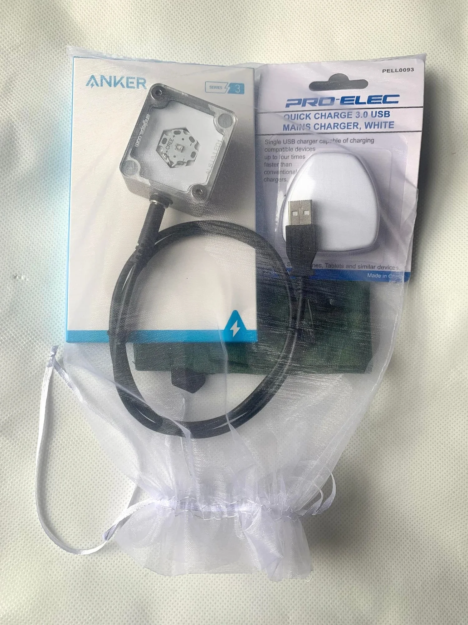 LED26 White Compact LED Skinner Moth Trap kit with Anker Powerbank ...