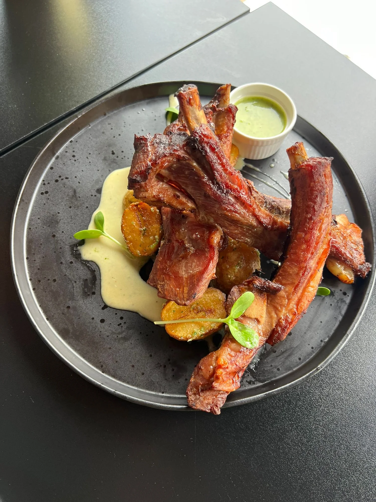 Oblique cafe bar kitchen