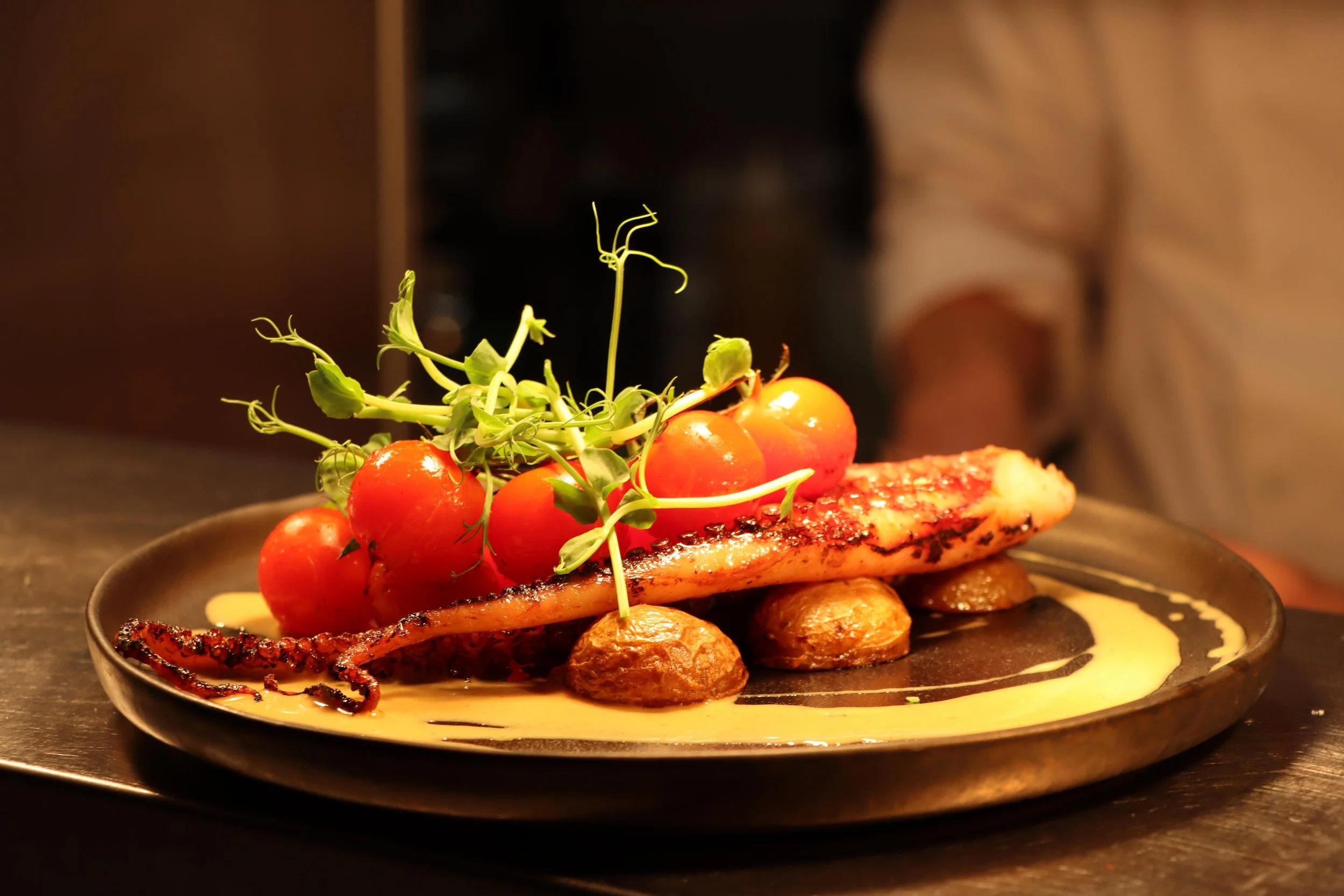 Oblique cafe bar kitchen