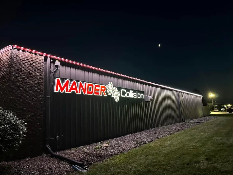 Mander Collision | Cedarburg — Mander Collision & Glass