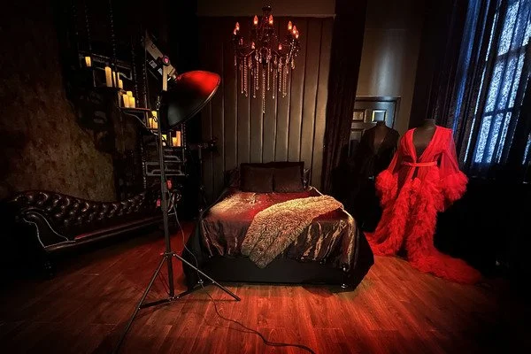 Curves Boudoir Studios - Home
