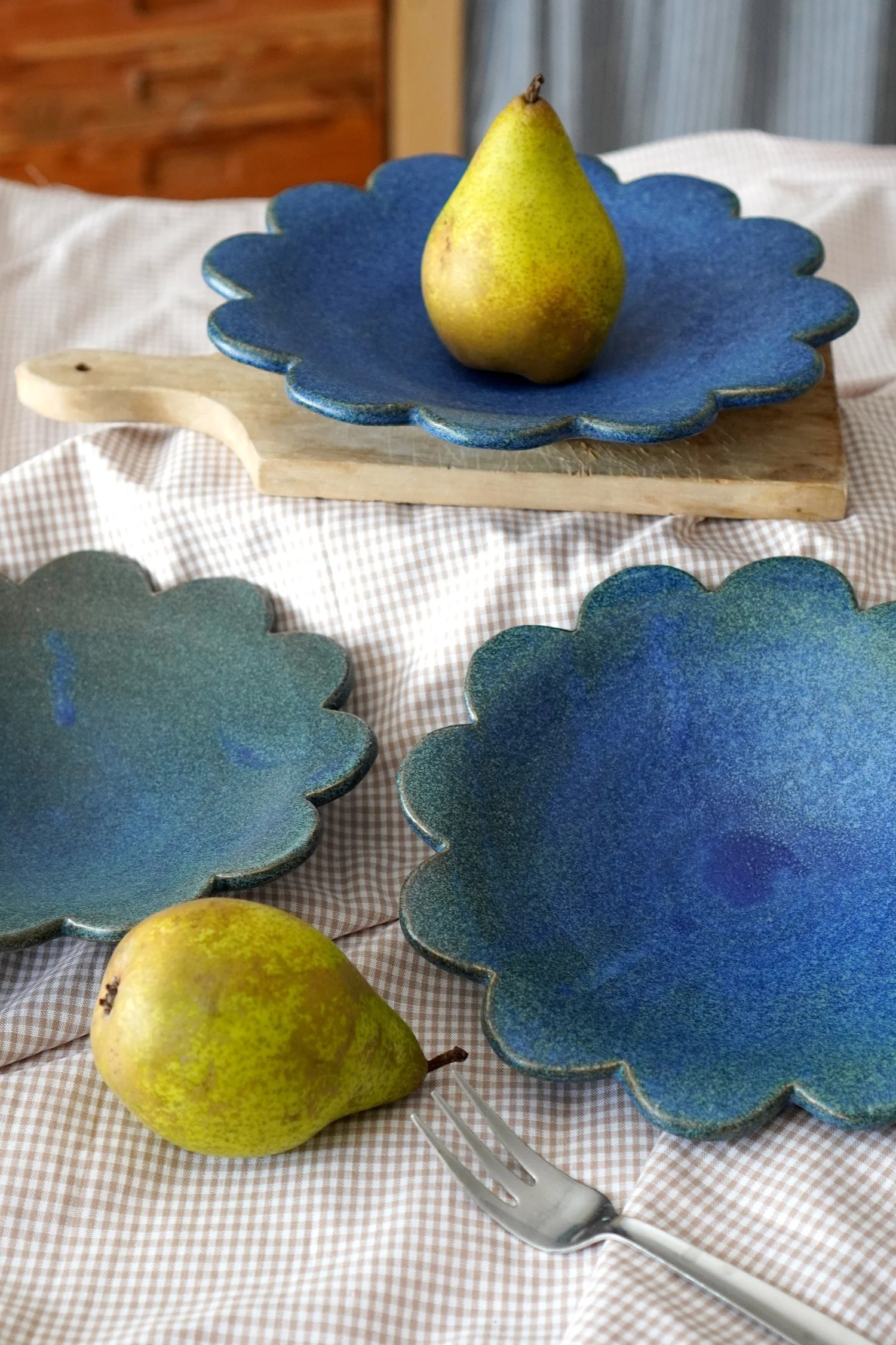 Making a plate collection — pottery to the people