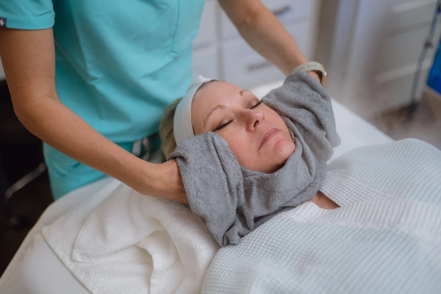 What Is A Fascia Facial Release Massage? — O Young MD