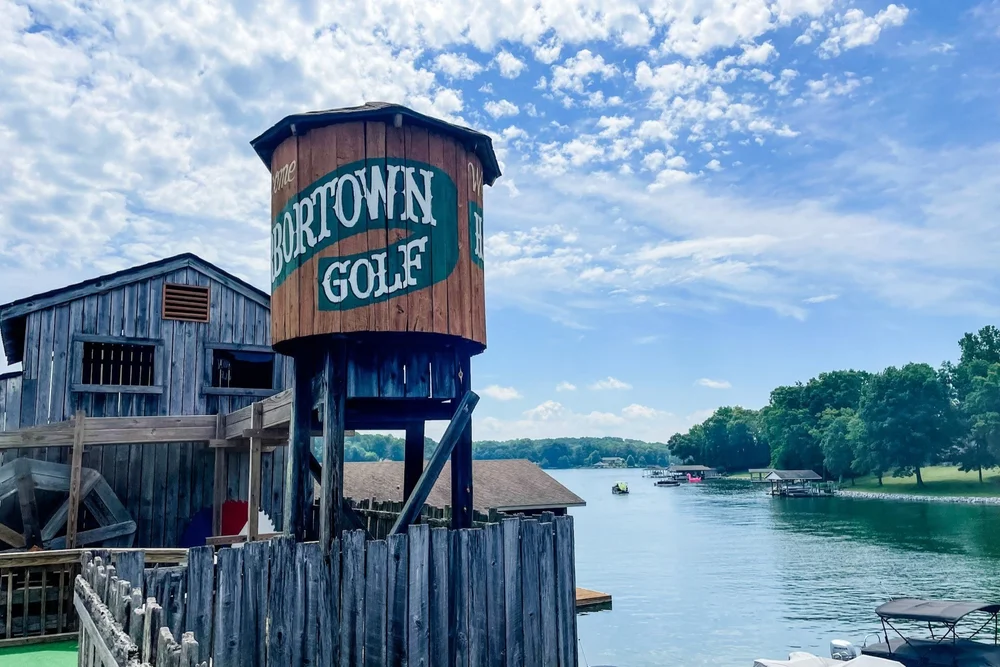 Complete Guide to Smith Mountain Lake's Marinas — the hidden box