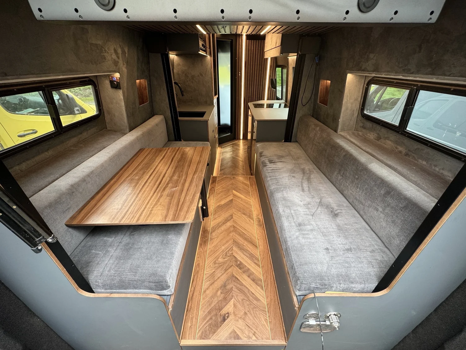Ravizza Luxury Vans