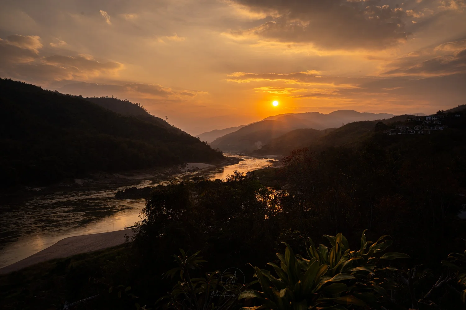 The Slow Boats of Laos - A Journey on the Mekong River - Huay Xai ...