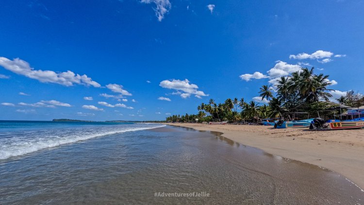 Uppuveli Beach - Fernando's Bar and Wanderer's Hostel — Adventures of ...