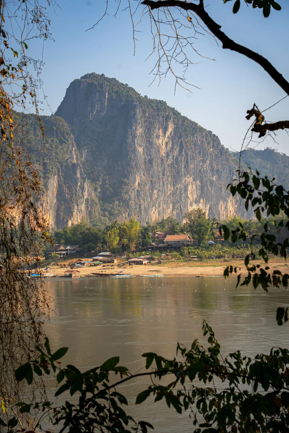 The Slow Boats of Laos - A Journey on the Mekong River - Huay Xai ...