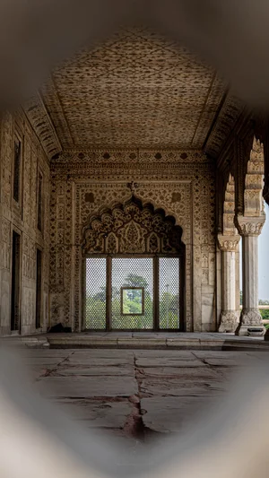 The Ultimate Guide to Delhi's Iconic Red Fort — Adventures of Jellie
