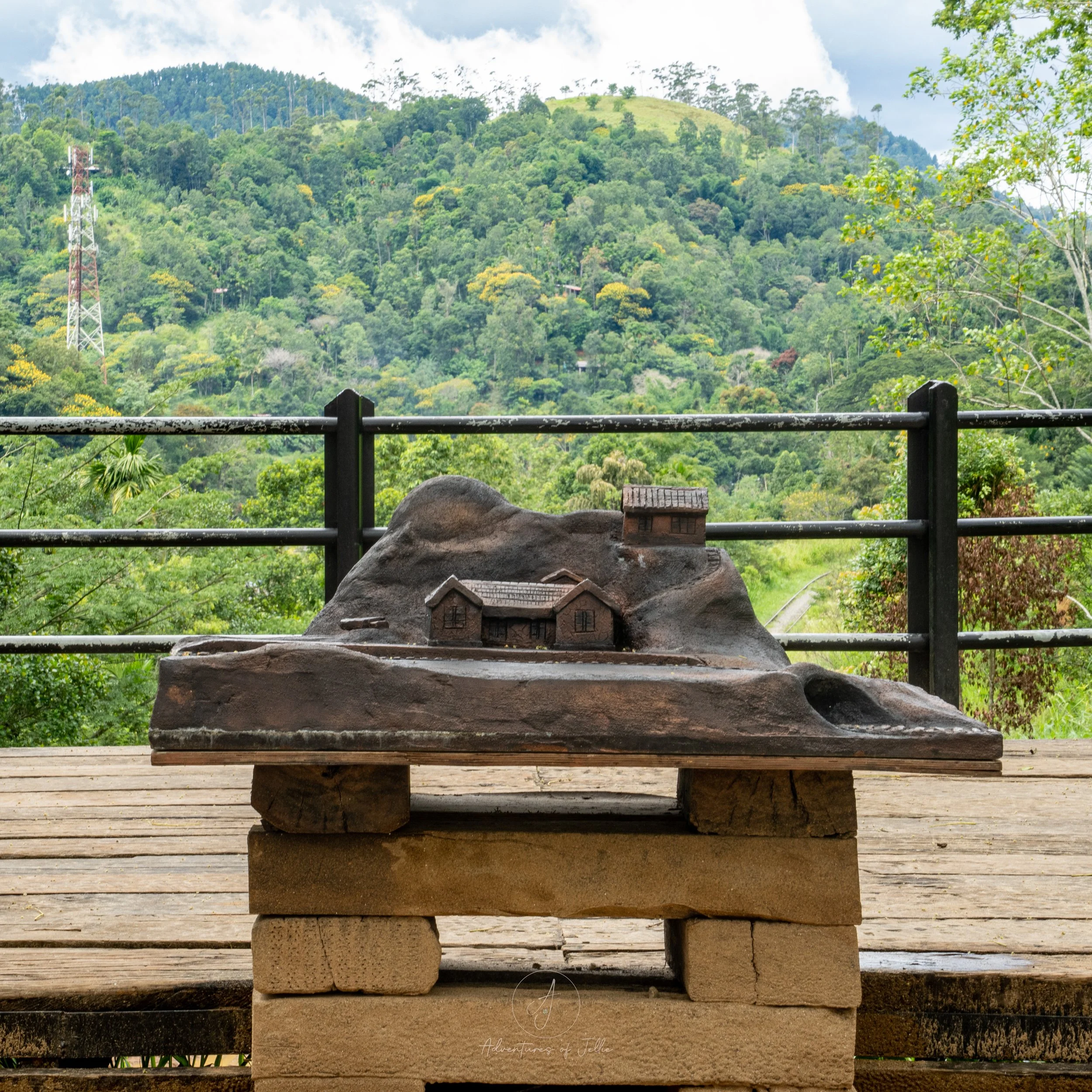 The Demodara Railway Loop - A Sri Lankan Railway Engineering Marvel ...