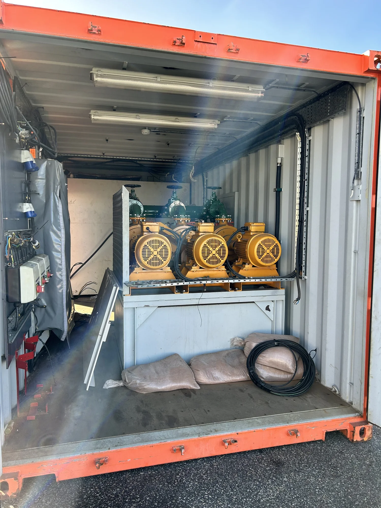 Seismic module container with diesel tank, SW pump and drain water ...