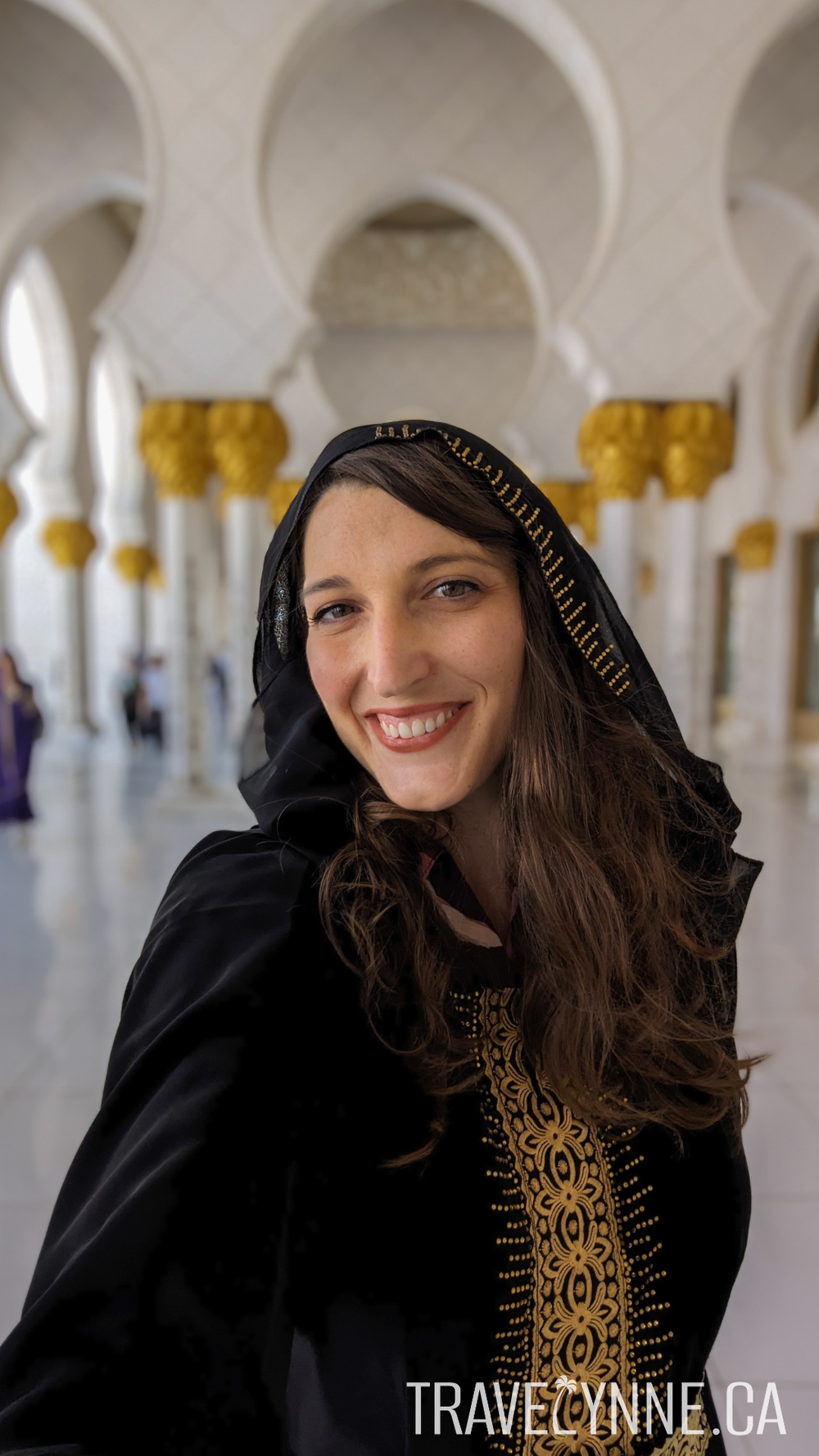 Tips for Women: Experience Abu Dhabi's Sheikh Zayed Mosque — Travelynne
