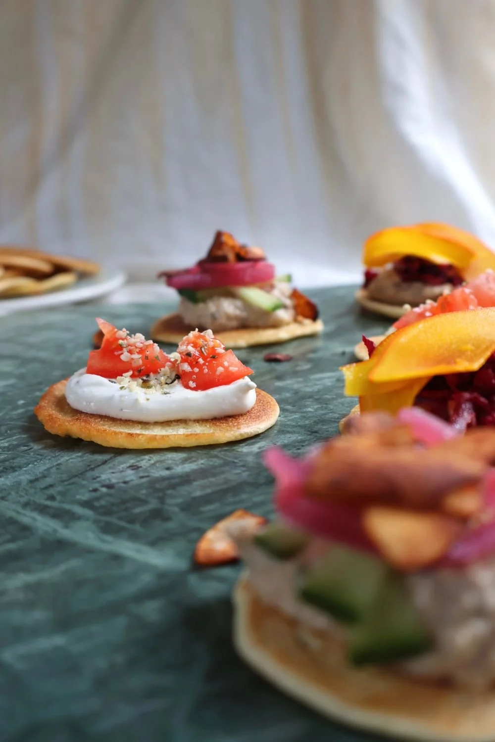Proteinrige blinis - Nem opskrift på blinis med 4 slags fyld ...