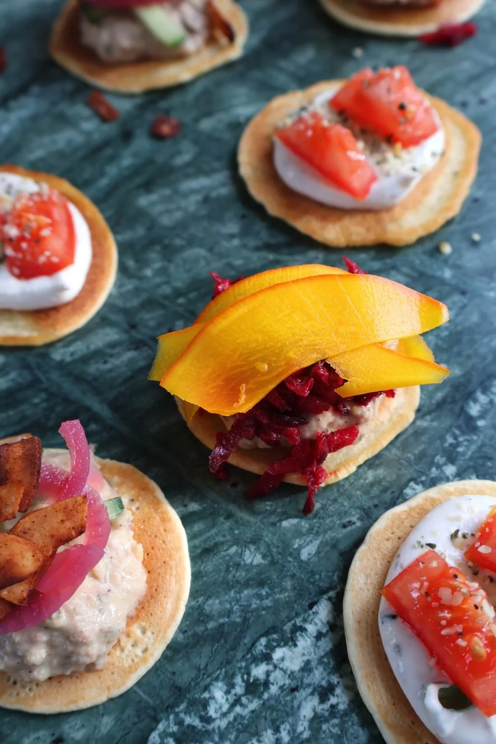 Proteinrige blinis - Nem opskrift på blinis med 4 slags fyld ...