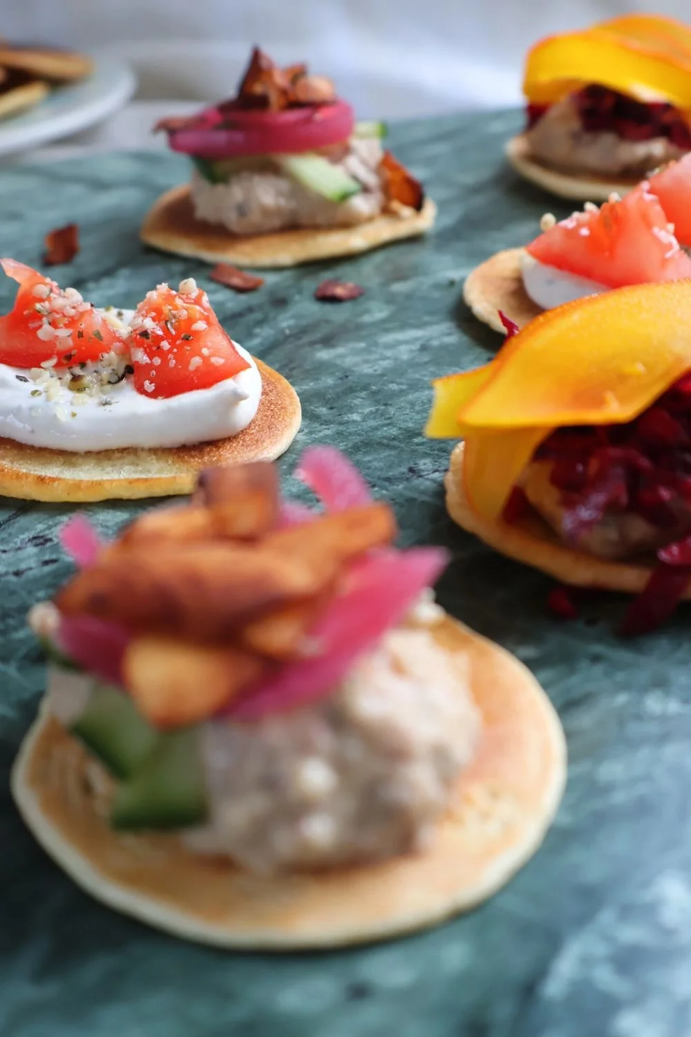 Proteinrige blinis - Nem opskrift på blinis med 4 slags fyld ...