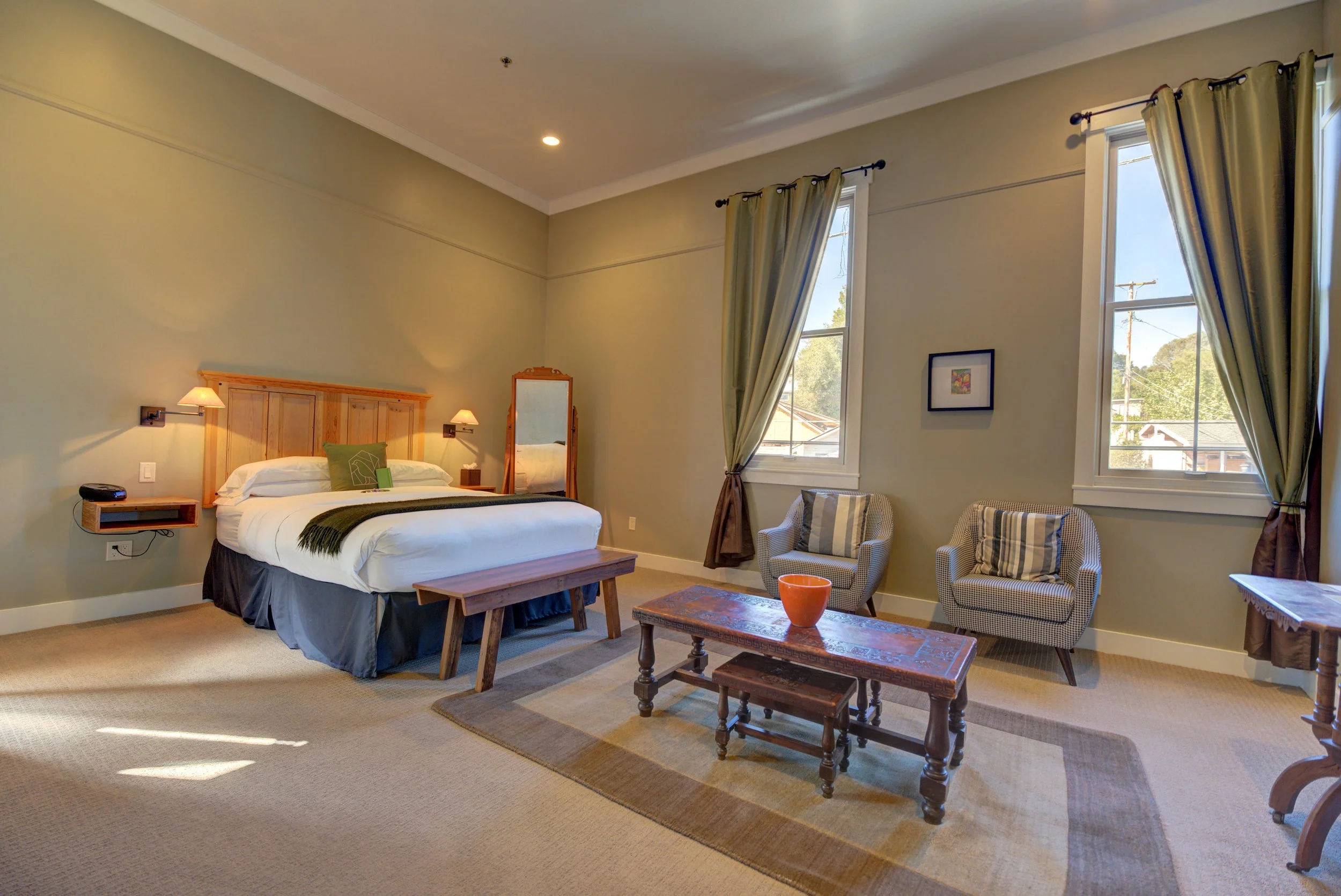 Standard Rooms — Hanford House