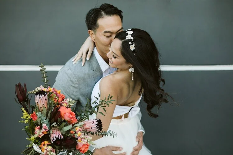 how-to-pose-a-petite-tall-couple — La Petite Photo