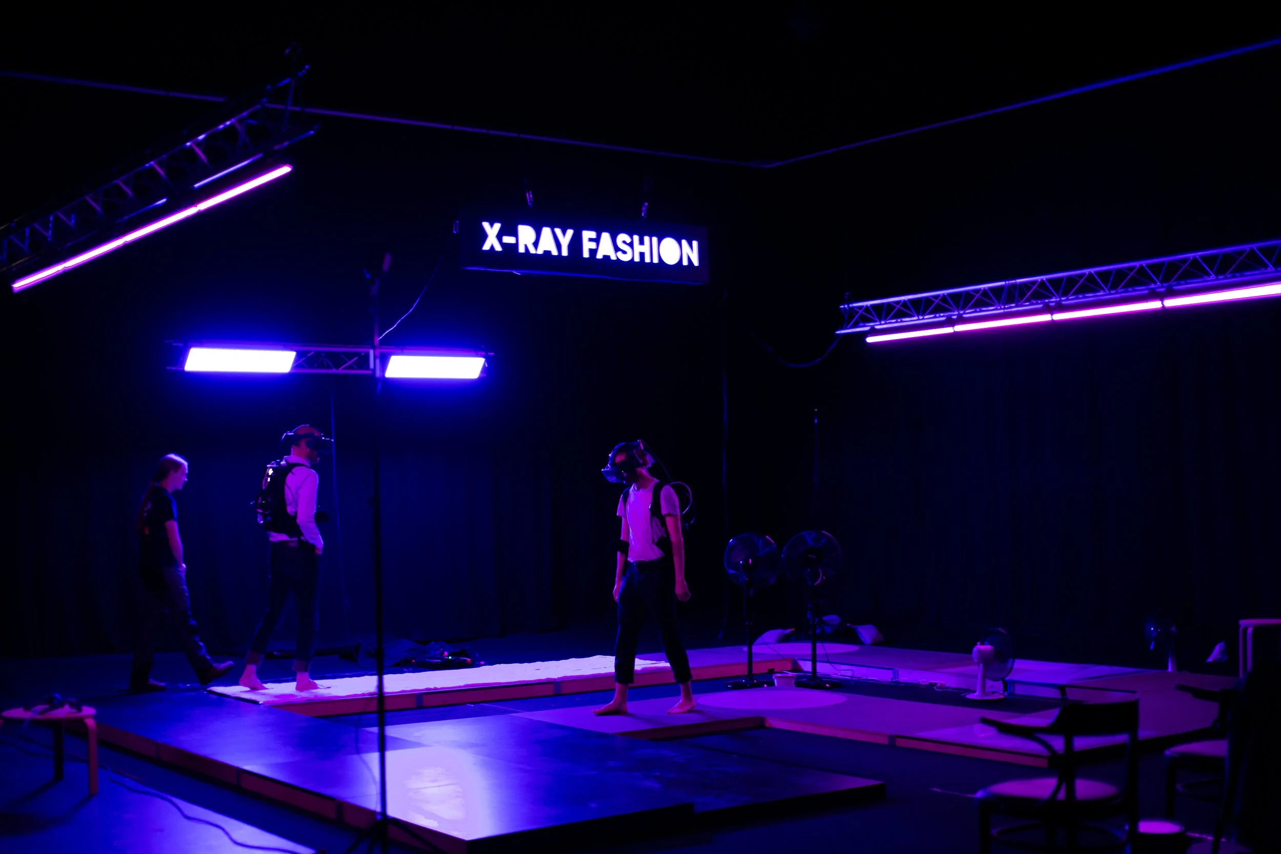 Morgenbriefing: X-Ray Fashion — Performing Arts Platform