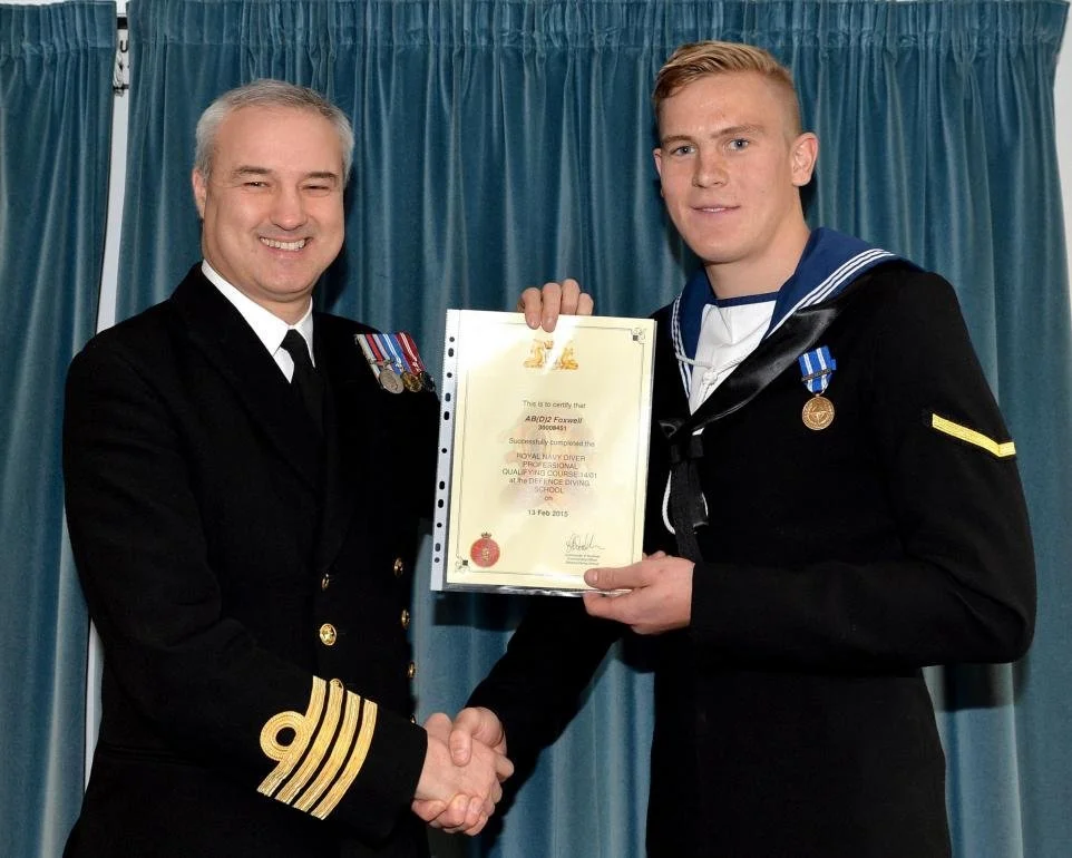 Simon Reeves presents LS&GC medal to LS(D) Craig Foxwell — MCDOA