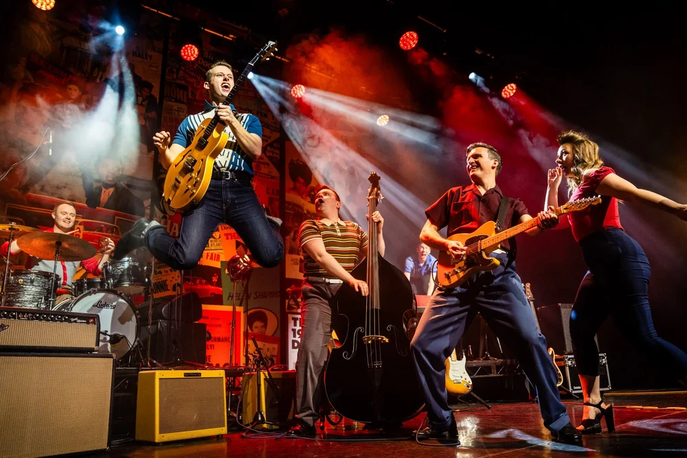 Rave On - The Ultimate 50s and 60s Experience!