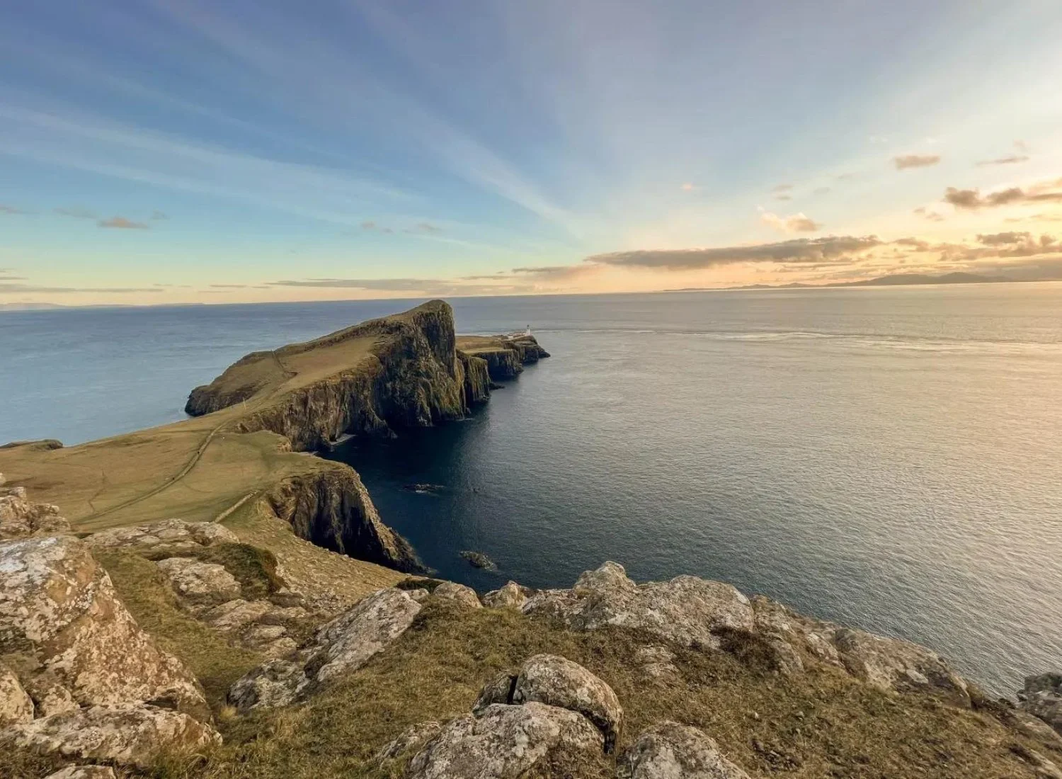Neist Point Lighthouse Isle of Skye – Is this the Best Sunset Spot on ...