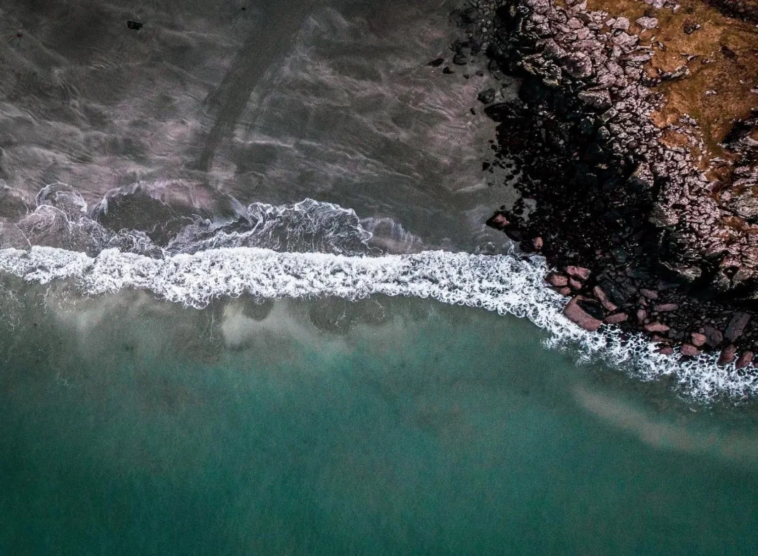 Staffin Beach (An Corran) – Where to Find Dinosaur Footprints on the ...