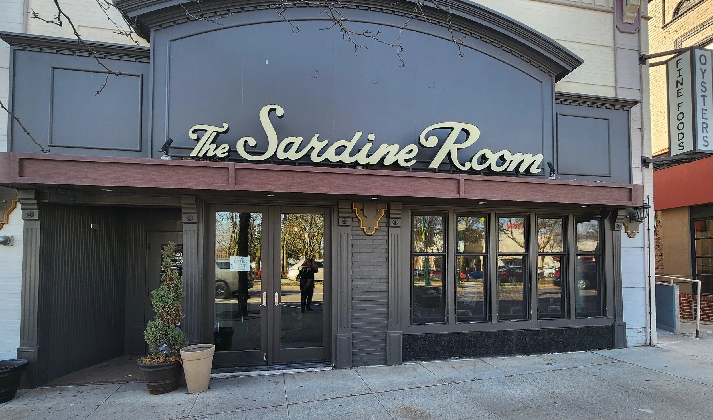 Metro Detroit: Plymouth’s Sardine Room — Beckerz Bites
