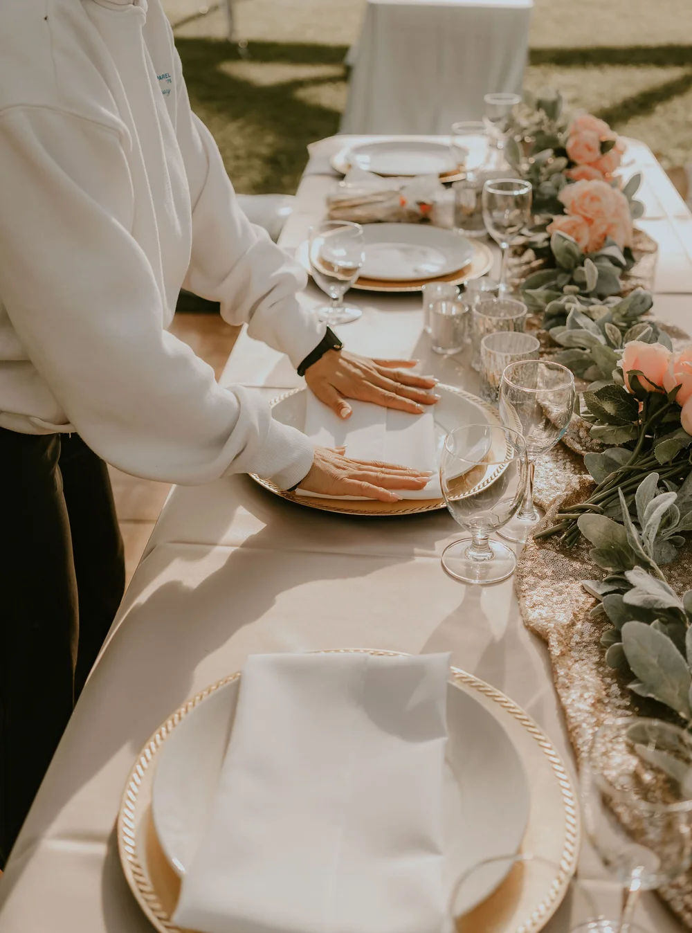 Create Memorable Events with A Touch of Glass: Décor For Rent