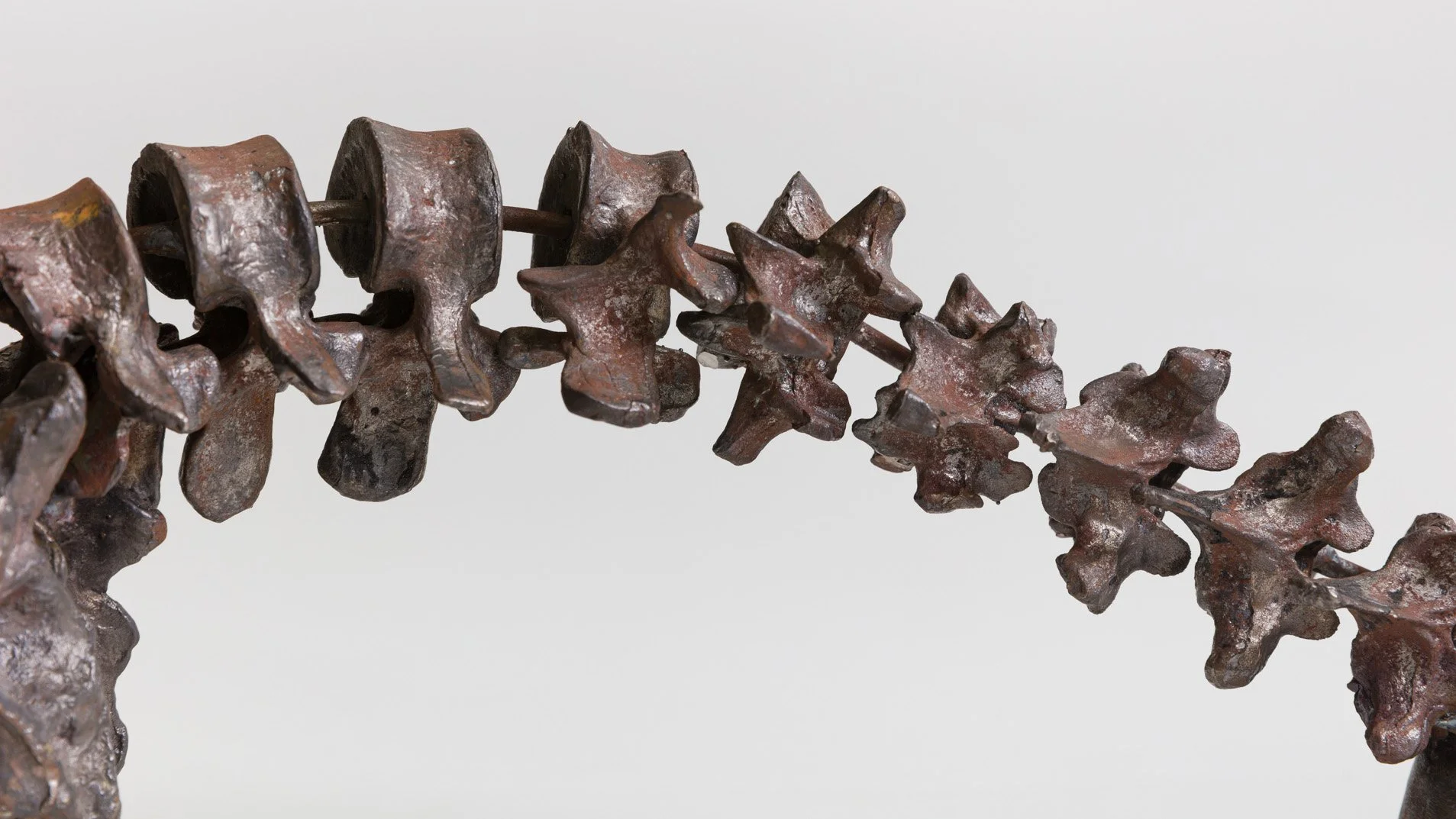 dora smék: a dança do corpo sem cabeça — central galeria