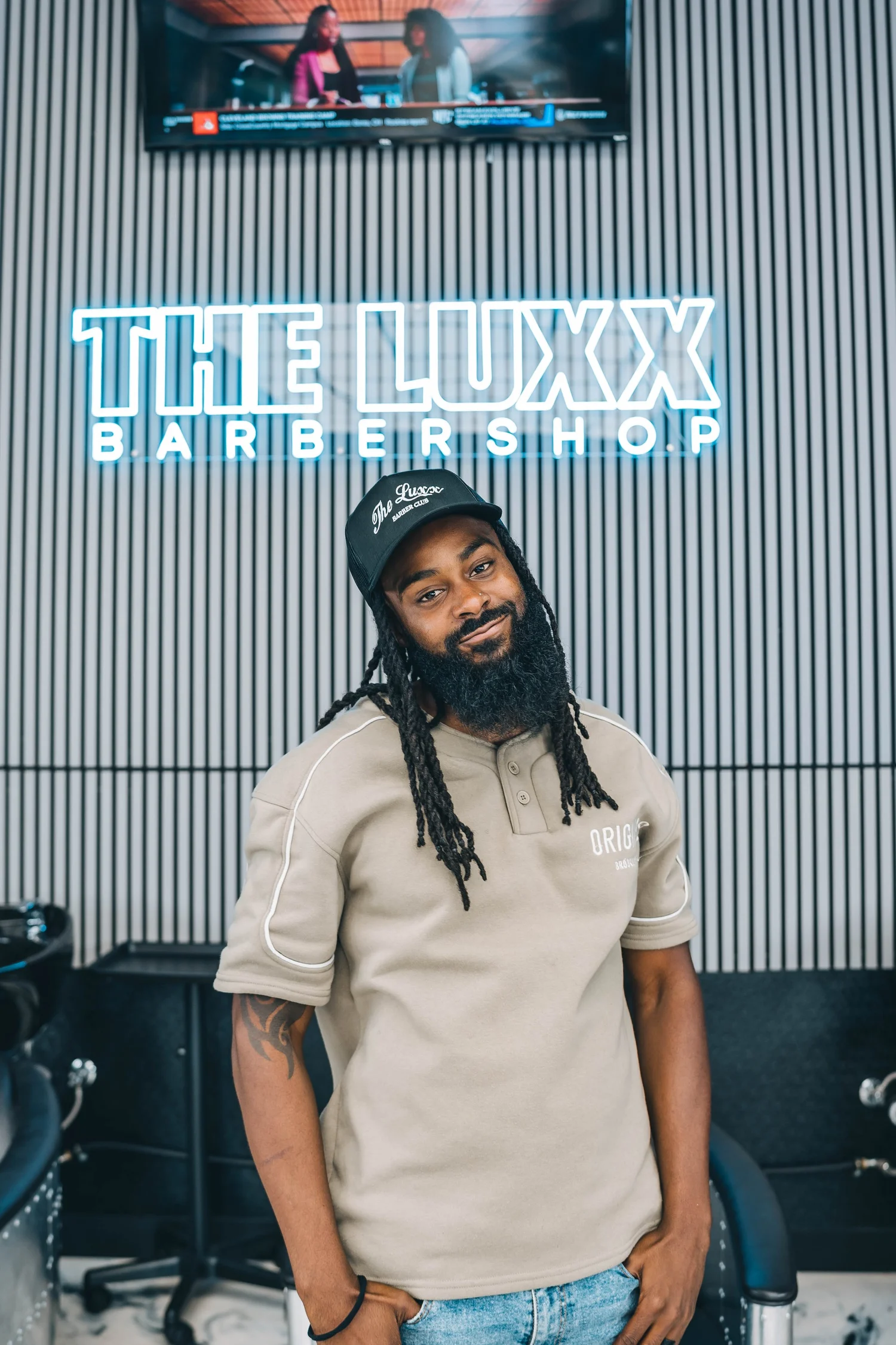THE LUXX BARBERSHOP