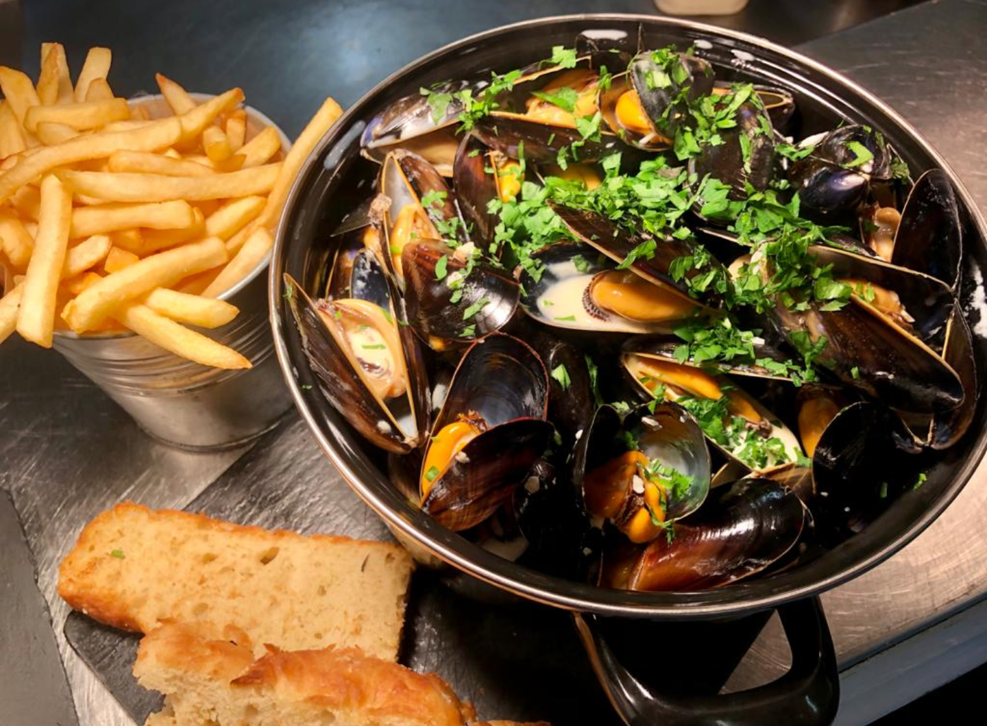 Food & Drinks — The Railway Teddington