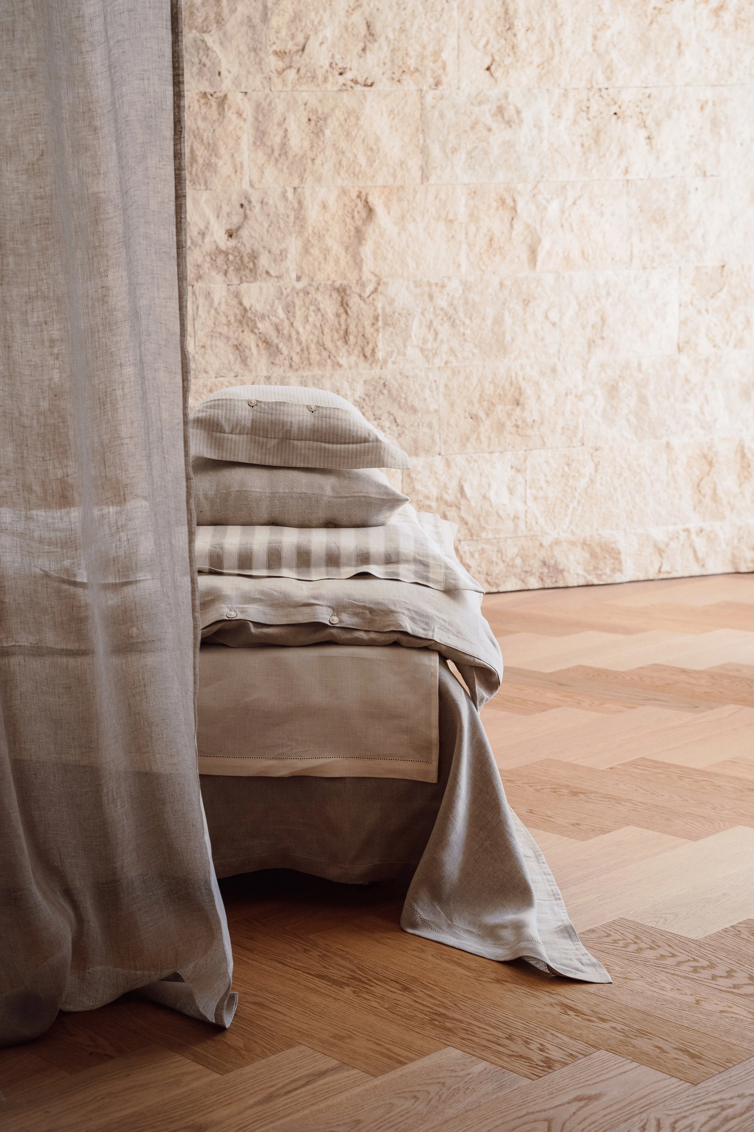 Pure linen sheet or bed sheet — SUI GENERIS