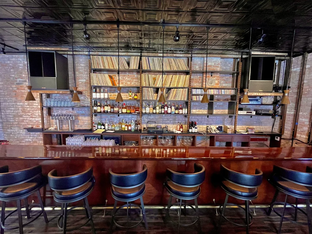 Photos — The Saturn Lounge