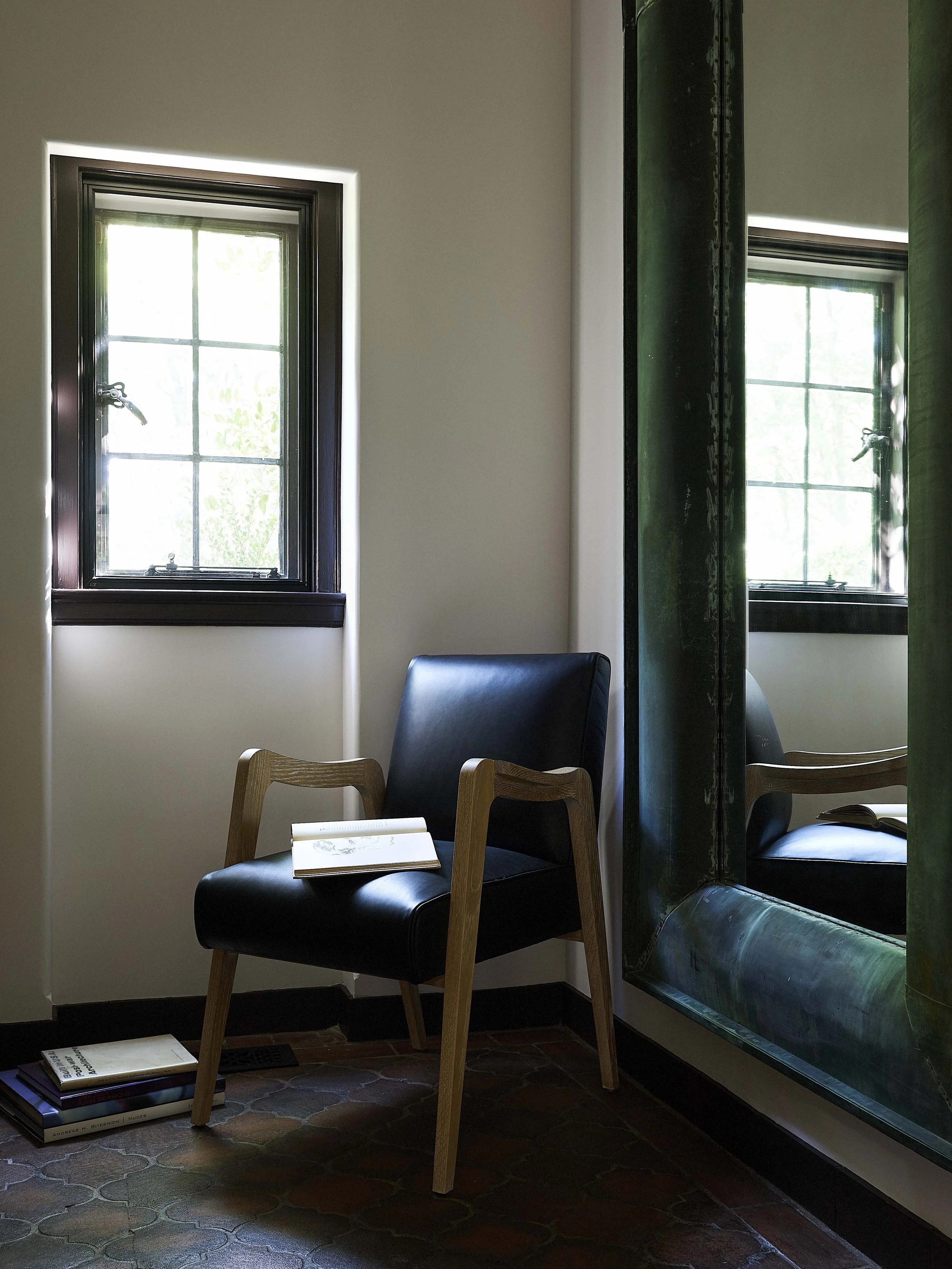 DELFINA ARM CHAIR — ALFREDO PAREDES