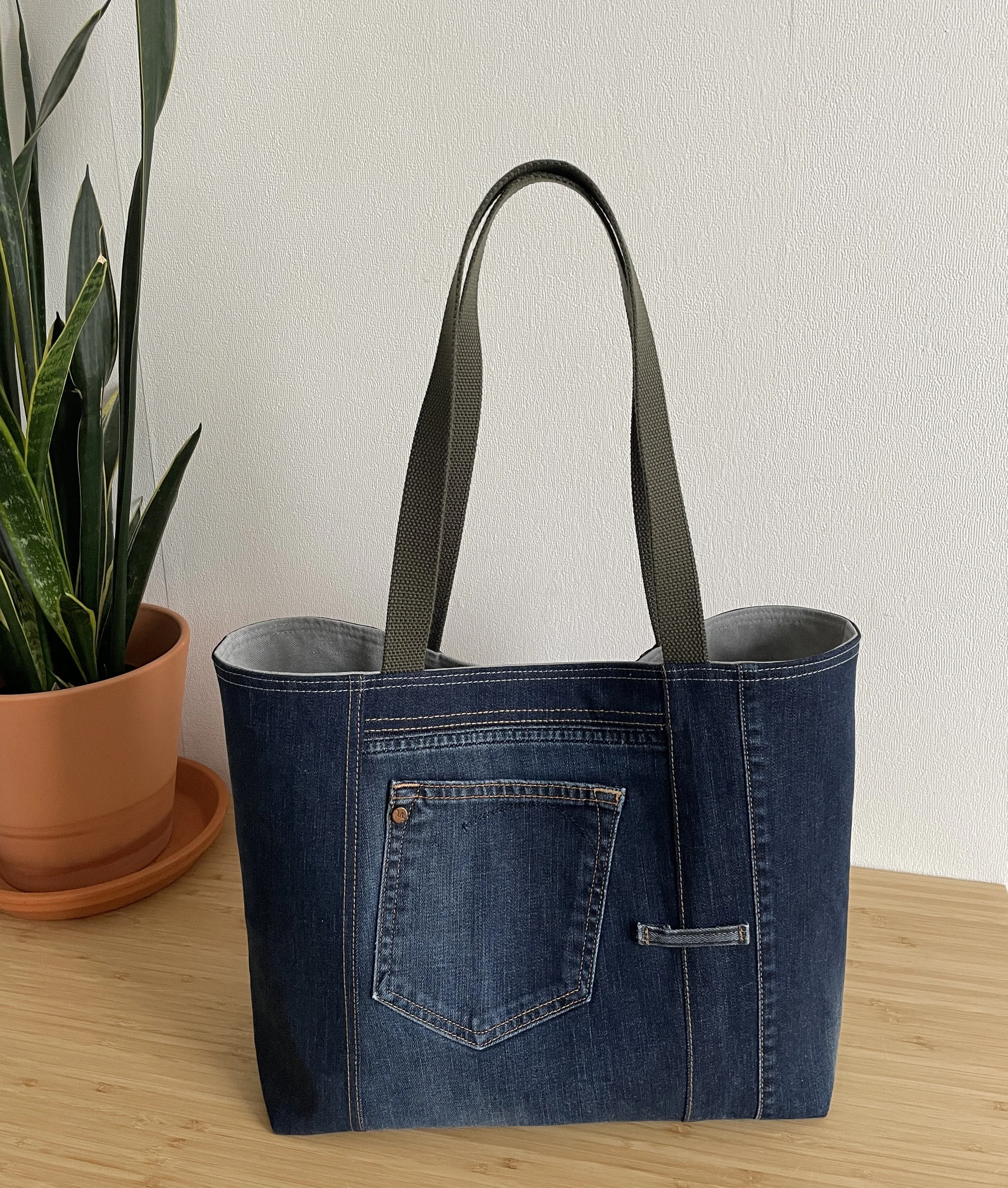 TURN A PAIR OF OLD JEANS INTO A STYLISH TOTE (new YouTube video ...