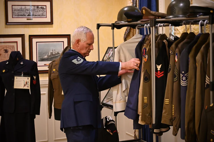 Traveling Museum — WWII Veterans History Project