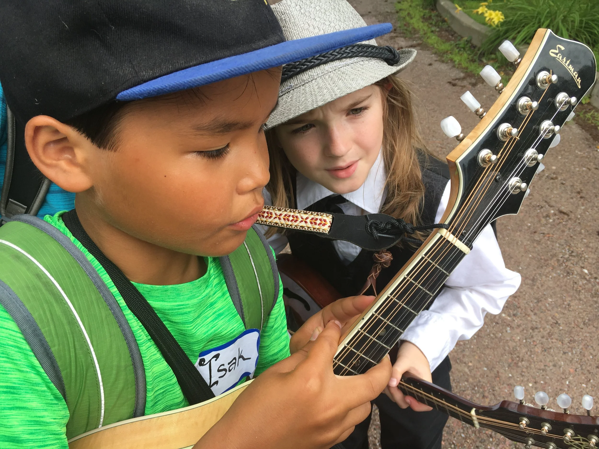 Instrument Petting Zoo — Vermont Folklife