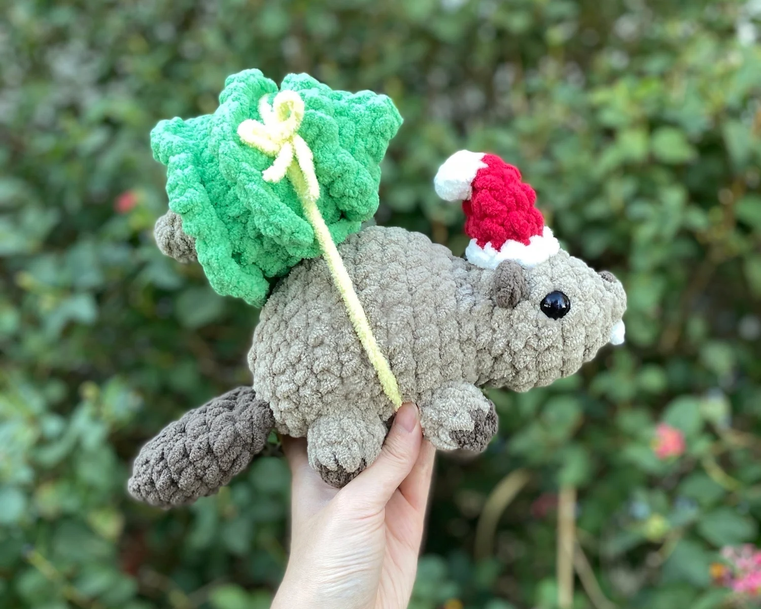 Free Christmas Crochet Beaver Pattern with Christmas Tree and Santa Hat ...