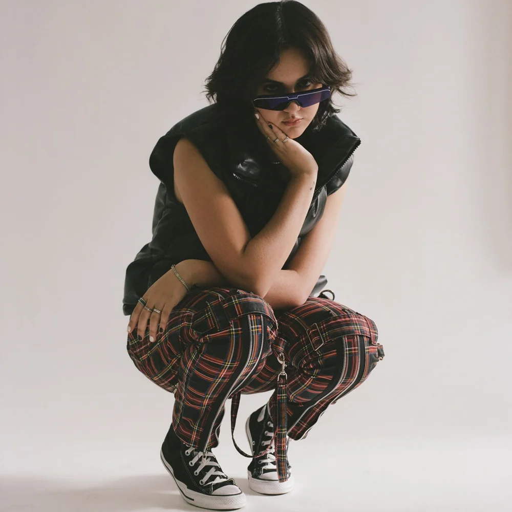 Deadbeat Girl - “She Loves Me” — UpToHear