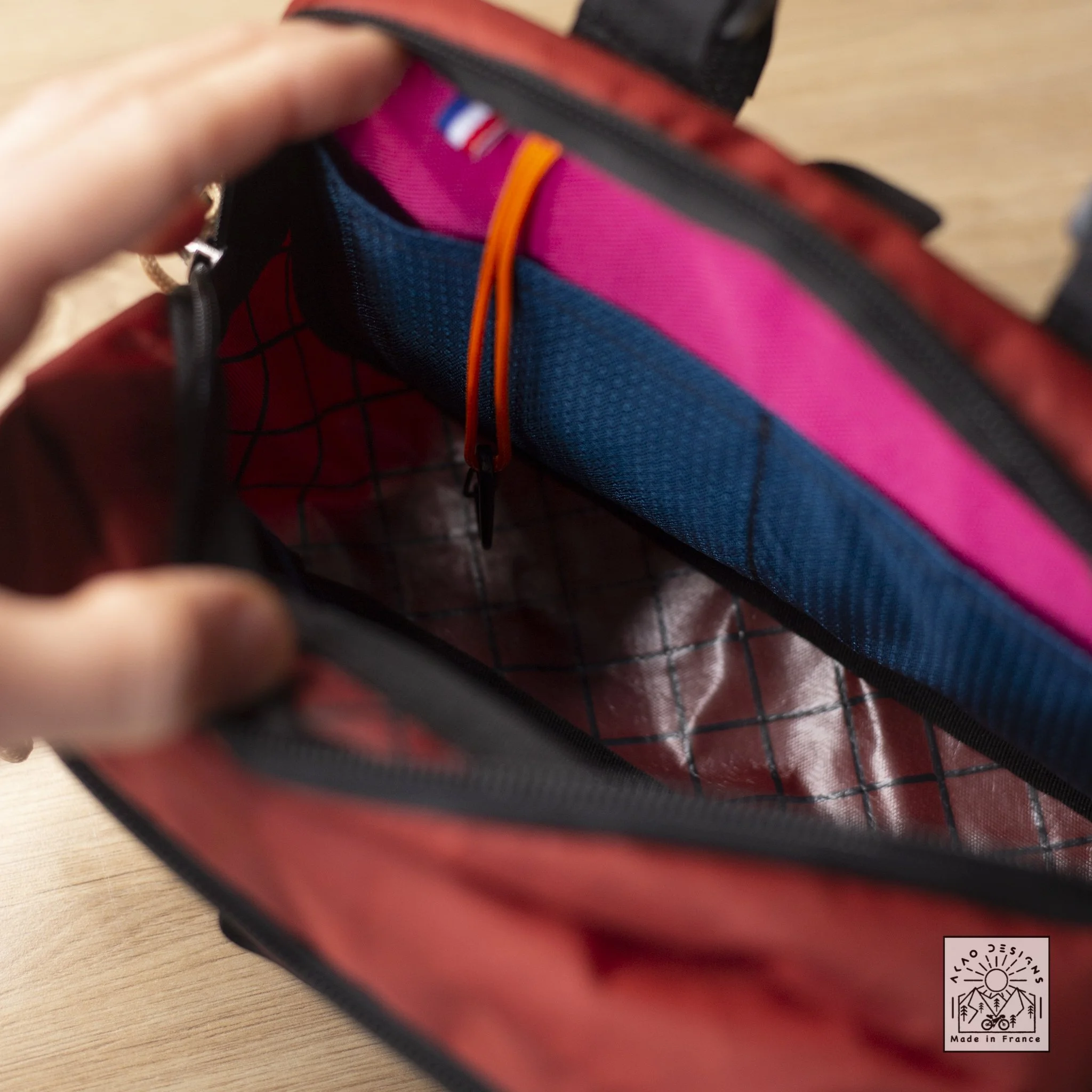 EN STOCK — Akao Designs