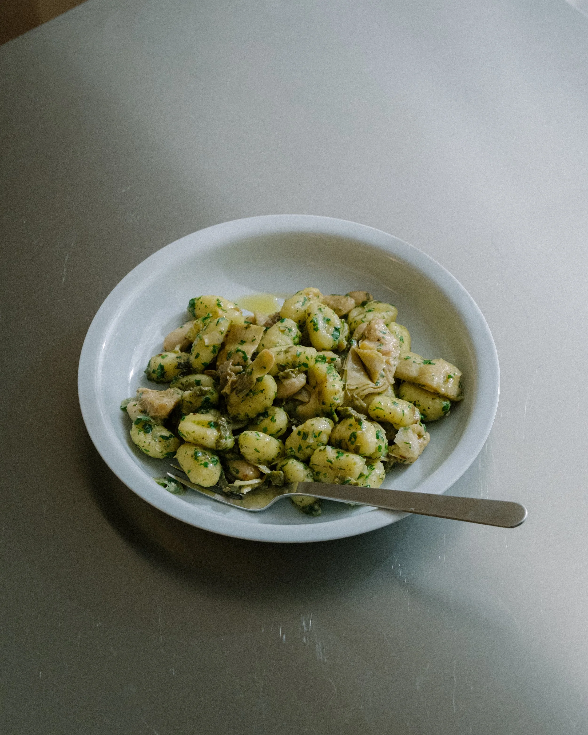 Gnocchi med butterbeans hvidløg, artiskok og kapers — amaliesigrid